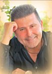 Ray Luis: Viaje Musical desde Valencia al Corazón del Público – LA ...
