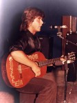 Ray Luis: Viaje Musical desde Valencia al Corazón del Público – LA ...
